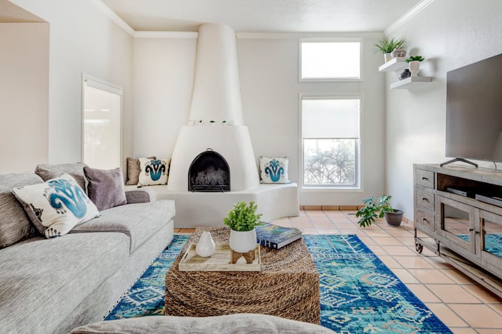 Quiet Comfort W/ Abundant Amenities! - Albuquerque, NM