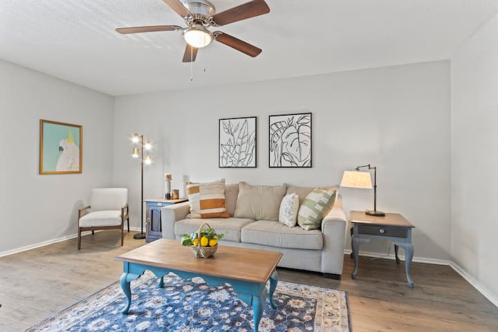 The Burrow @ Earle Street - Greenville