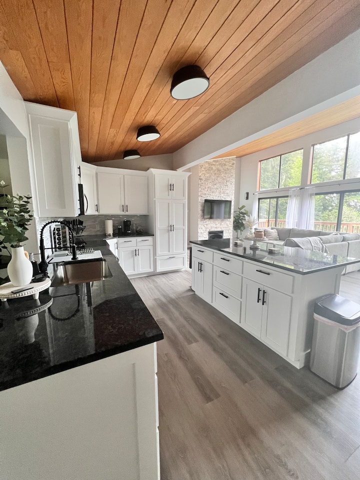 Cozy 2-bedroom Home With A View, Close To Uofo! - Eugene, OR