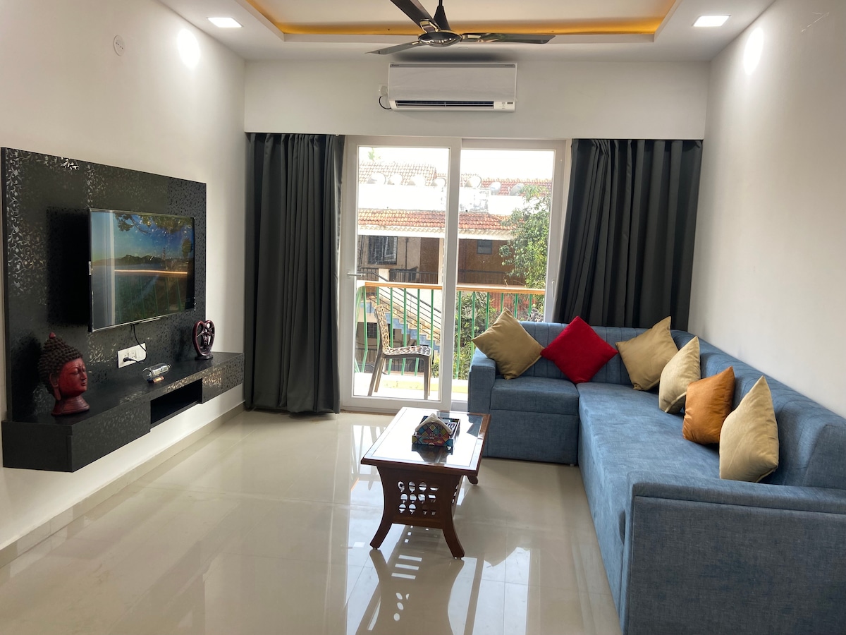 Hi5 Stays SEaRENITY Chic 2BHK with pool North Goa - Condominiums for ...