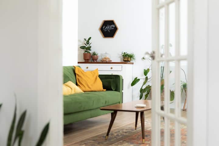 Bright And Spacious Two Bedroom Main Floor Suite - Enderby