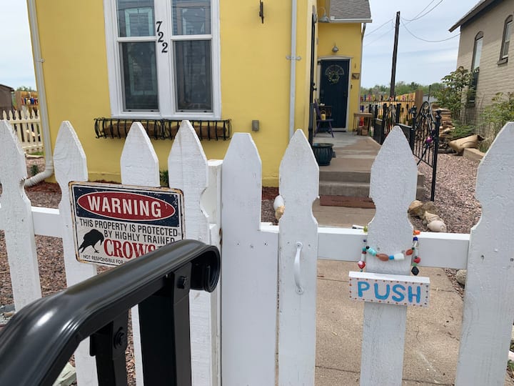 Cheerful Two Bedroom Home Near Downtown Pueblo - Pueblo, CO