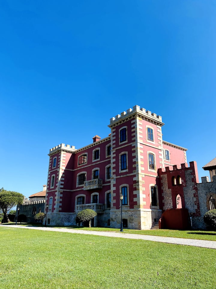 Casa En Urbanización Exclusiva La Coteruca. - Comillas