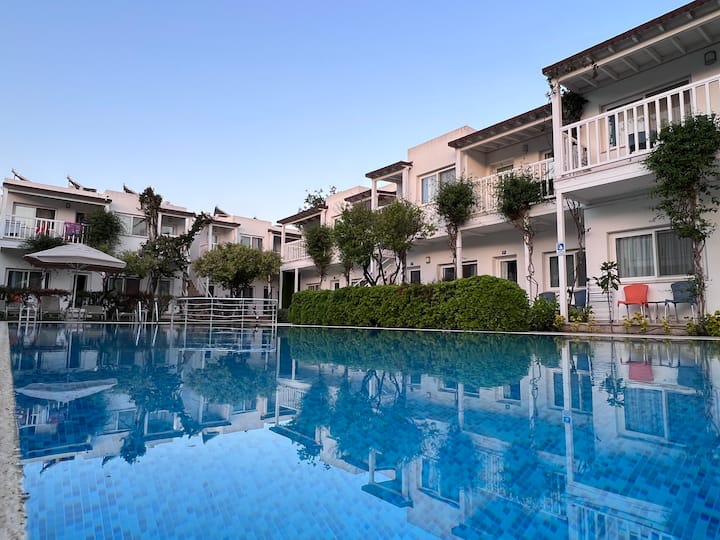 Otel Gumusluk Sui̇t Oda - Turgutreis