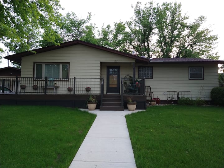Quiet 2 Bdrm Basement Unit W/ Separate Entrance. - Sturgis, SD