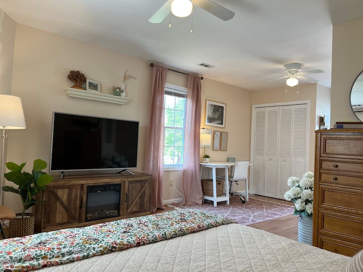 Adorable 1-bedroom & Outdoor Patio. 7min From Dca. - Arlington, VA