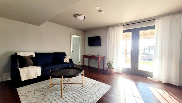 Watson Creek 1-bedroom Rental Unit With Parking - 貴湖