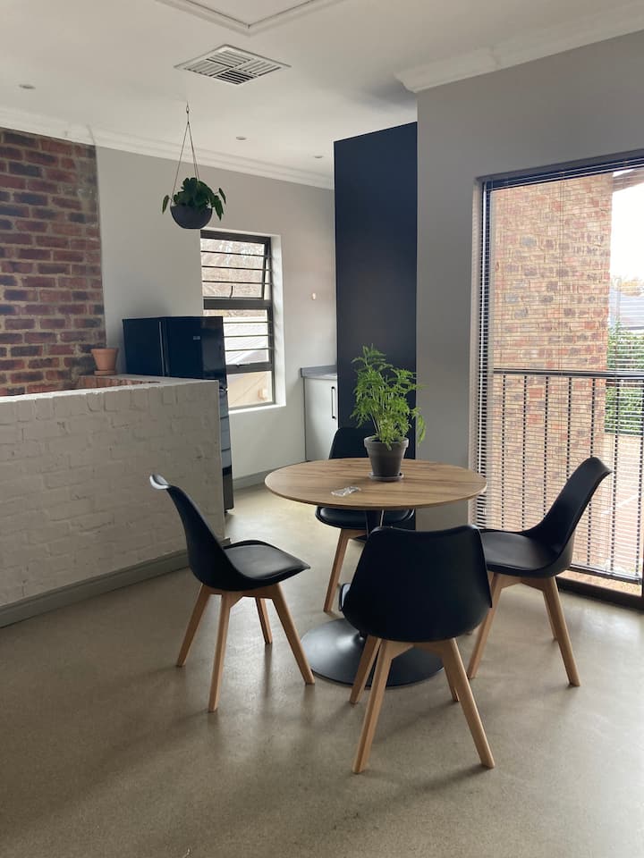 Modern 2-bedroom Flat In Potchefstroom - Potchefstroom
