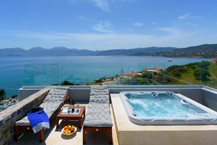 Private Rooftop Jacuzzi & Luxury Apartment - Ágios Nikólaos