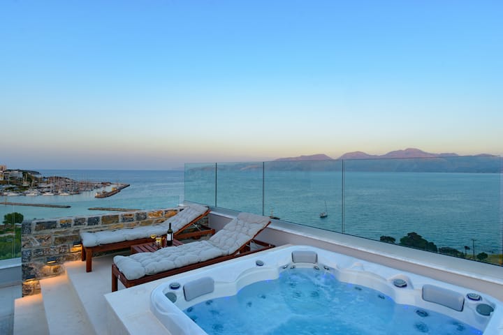 Private Rooftop Jacuzzi & Luxury Apartment - Agios Nikolaos