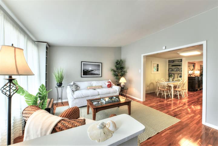 Quiet Family Oasis Near Beach With Pool - Lewes, DE