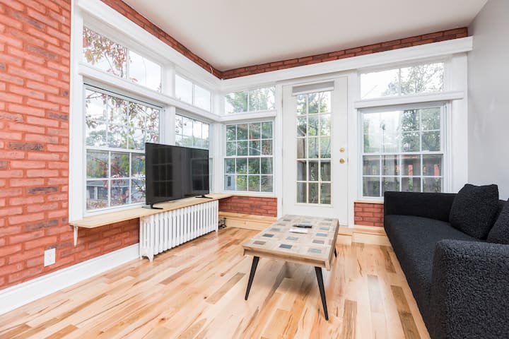 Bright 2 Brm By Uoft+ Working Area+laundry+parking - Mississauga