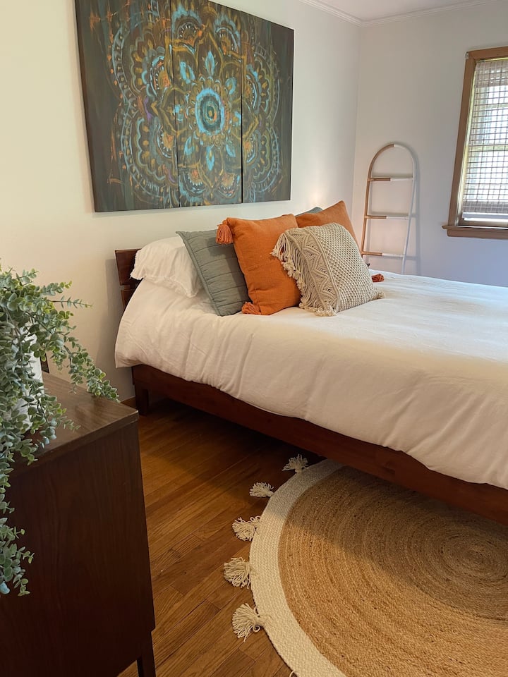 Funky Fresh 1br With Park View - Peoria, IL