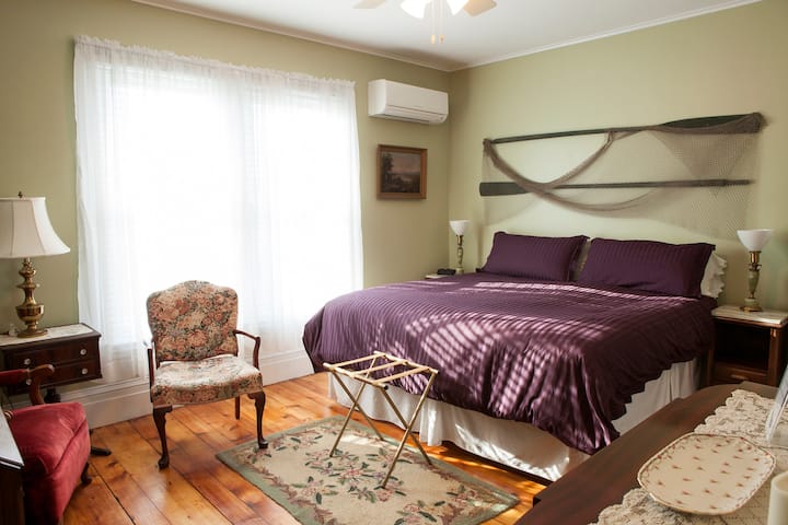 Aubergine Bed And Breakfast - Penn Yan, NY