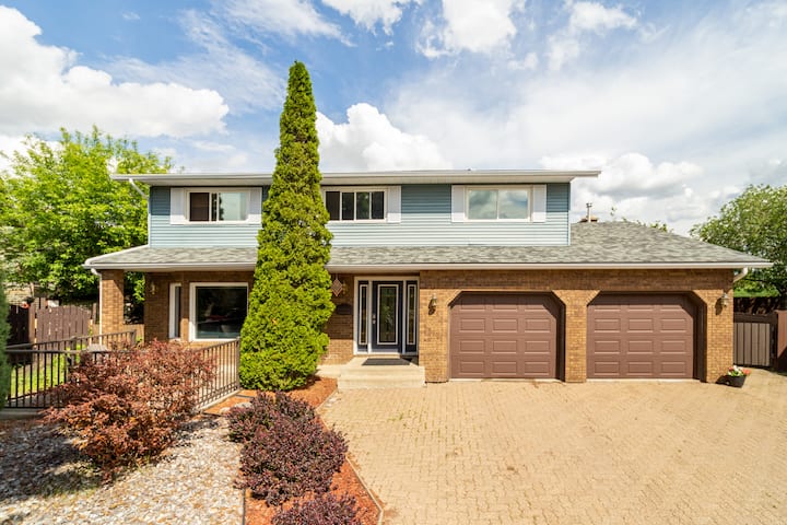 6 Room Vacation Home With Ac - Edmonton