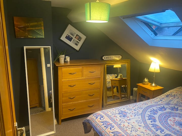 Cosy Two Bedroom Home, With Enclosed Outside Space - Belfast