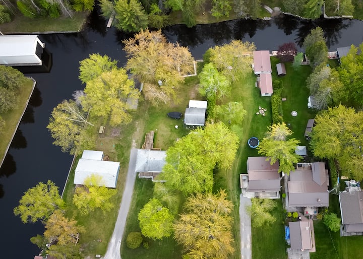 Family Cottage With Large Yard & Lake Access - Kawartha Lakes