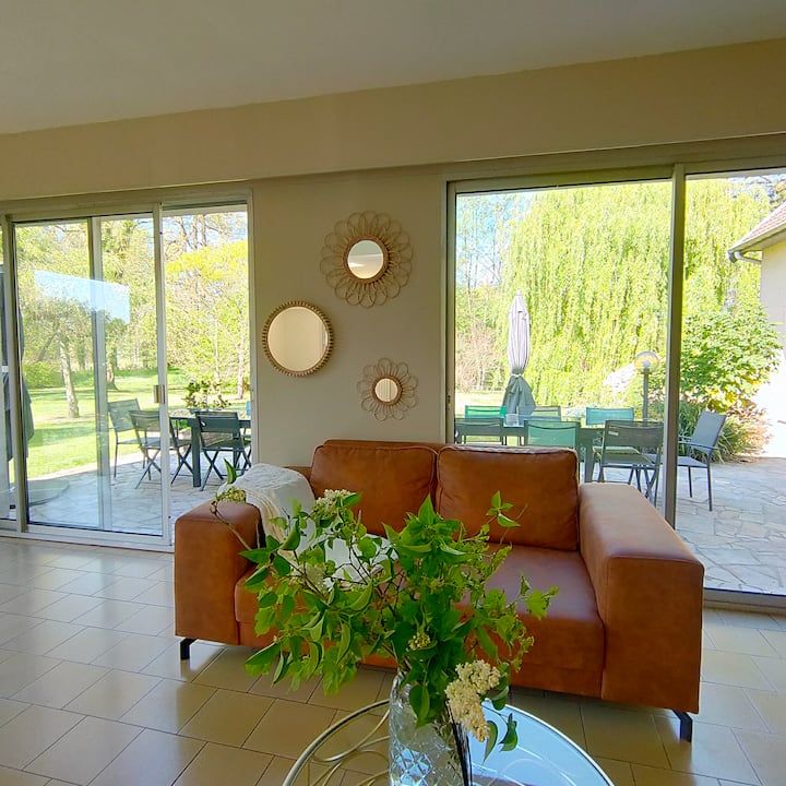 La Lumineuse Au Bord De L'eau, Vue Jardin - Aumale