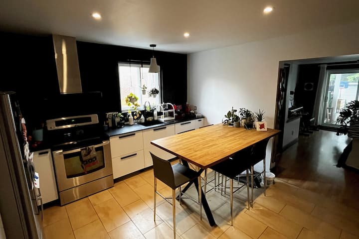 Grand Appart Famille, 15m Montréal, Jardin+parking - Longueuil