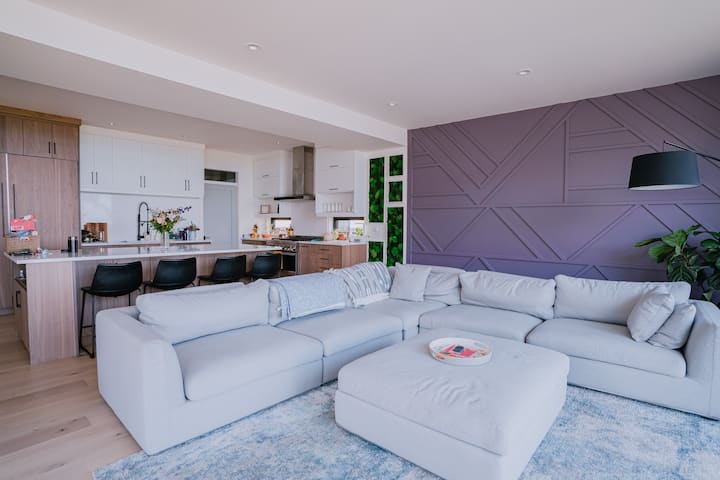 Modern Oceanfront Luxury Home - Nanaimo