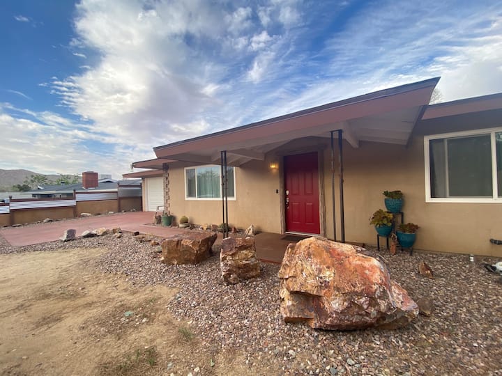 Welcome To La Casa Cibola. Mi Casa Es Su Casa - Yucca Valley, CA