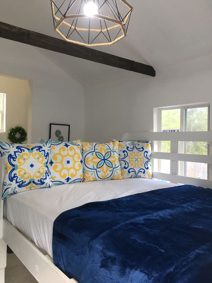 The Yellow Butterfly Tiny House (New!) - The Bahamas
