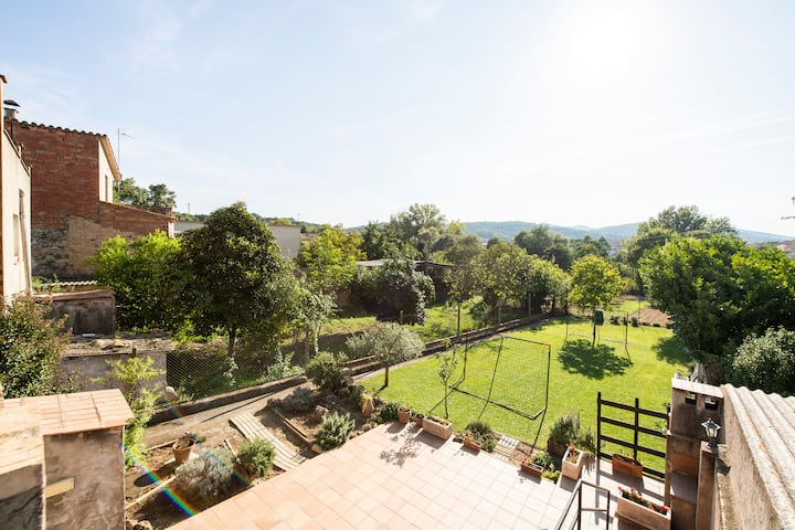 Maison De Campagne Avec Jardin, Pour Les Familles - Banyoles