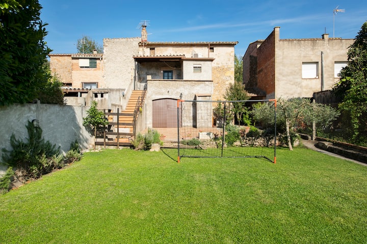Maison De Campagne Avec Jardin, Pour Les Familles - Besalú