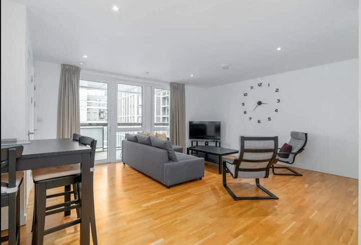 Large Apartment In Stratford With Wi-fi ★★★★★ - London