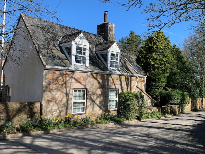 Idyllic 2 Bedroom Cottage For Families & Walkers - Jersey