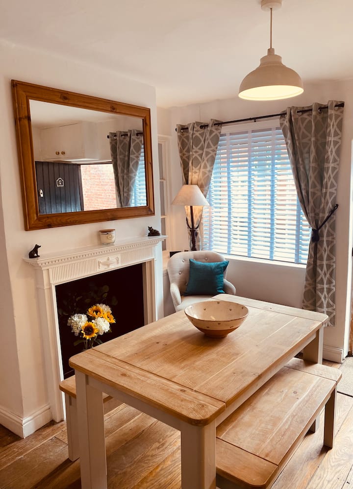2 Bedroom Cottage Just Off Marlborough High Street - Marlborough