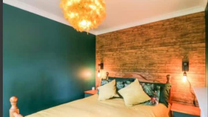 Cozy Lodge On Farm With Animals - St Austell