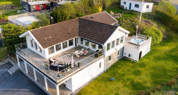 Trevlig Villa I Sjönära Och Avskiljt Läge. - Stockholm