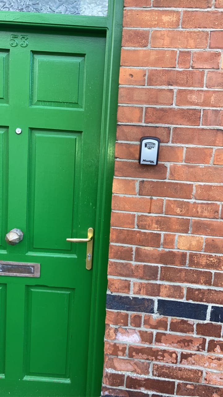 Cosy 4 Bed Town House Near City Center - Londonderry