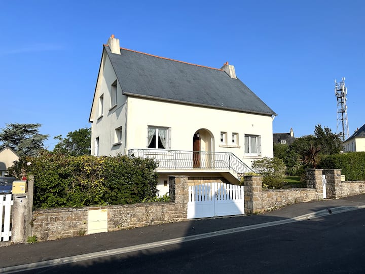 Idéalement Placée Au Centre De Crozon - Crozon