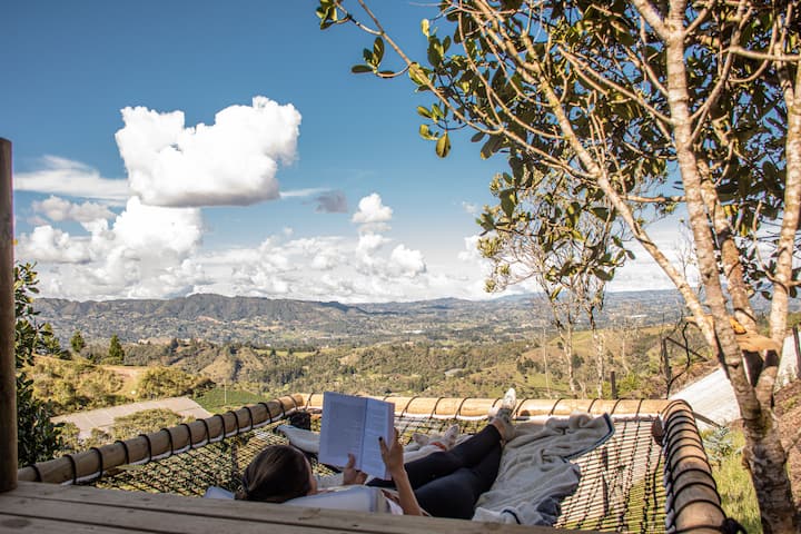 Cabina De Espejos Con Increíble Vista Al Amanecer - Guarne