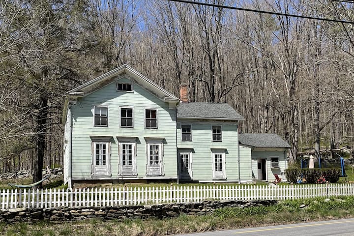 Rustic House In Scenic Litchfield County - Cornwall, CT