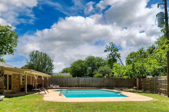 Big Saltwater Pool Close To Tex Rail - North Richland Hills, TX