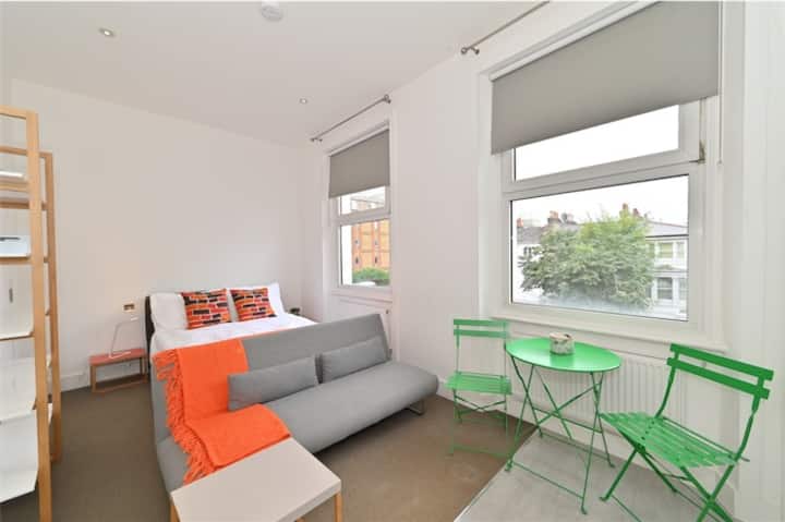 Lovely And Bright Modern Studio Apartment - Notting Hill - London