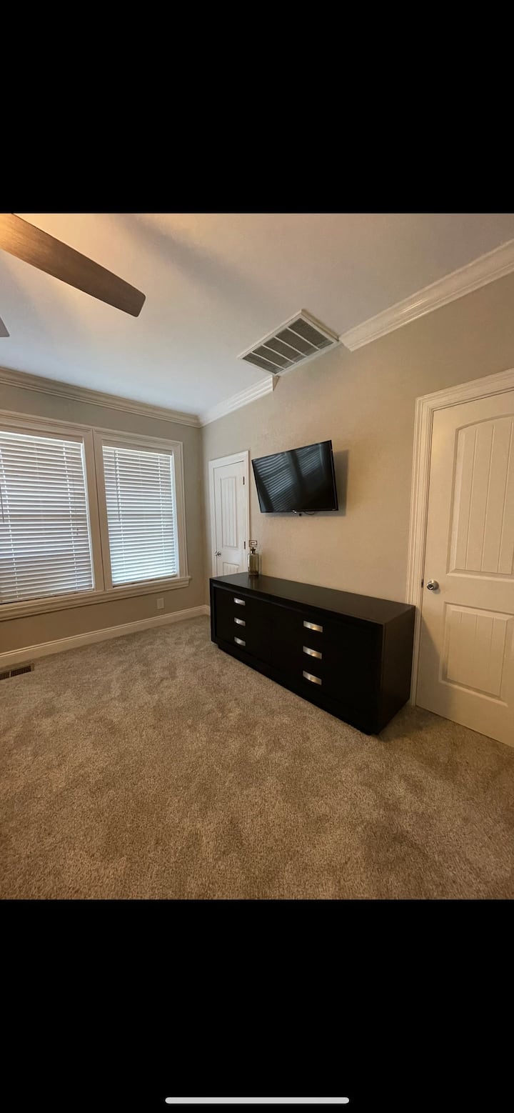 Chic Ground Floor Retreat:stylish 1-bedroom Escape - Texarkana, TX