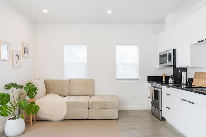 Studio Brillante: Comfort And Tranquility - San Diego, CA
