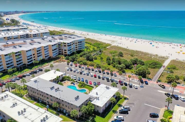 Upham Beach - Friendly Native Studio - Heated Pool - St. Pete Beach, FL