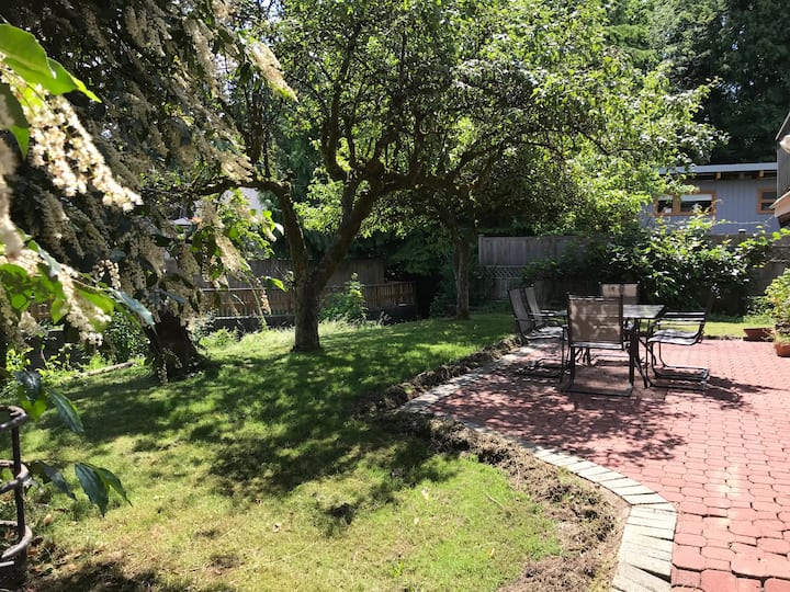 Lovely Garden Suite In Beautiful Lynn Valley - North Vancouver