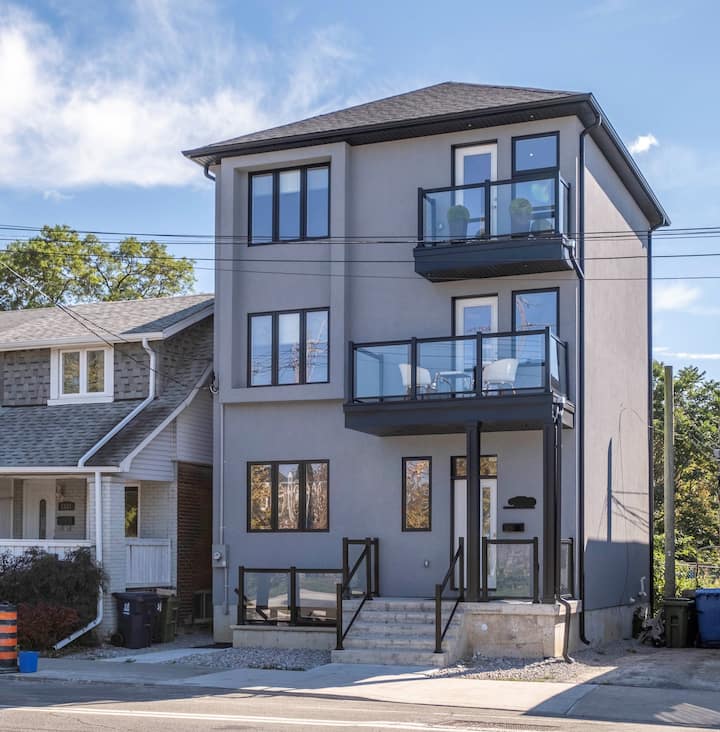 Custom 4bedroom Home In Upper Beach/leslieville - 토론토