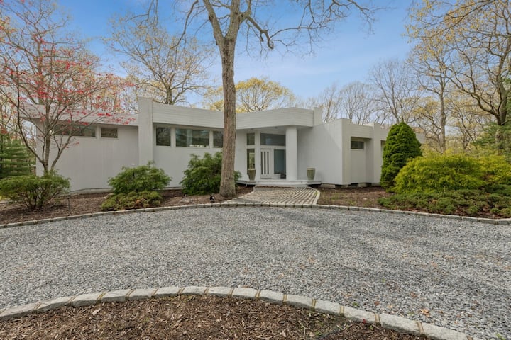 Stunning Four Bedroom East Hampton Home With Pool - Sag Harbor, NY