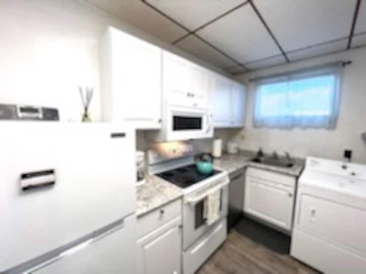 Cozy 3 Bedroom, Parking, Close To Train Station - Wakefield, MA