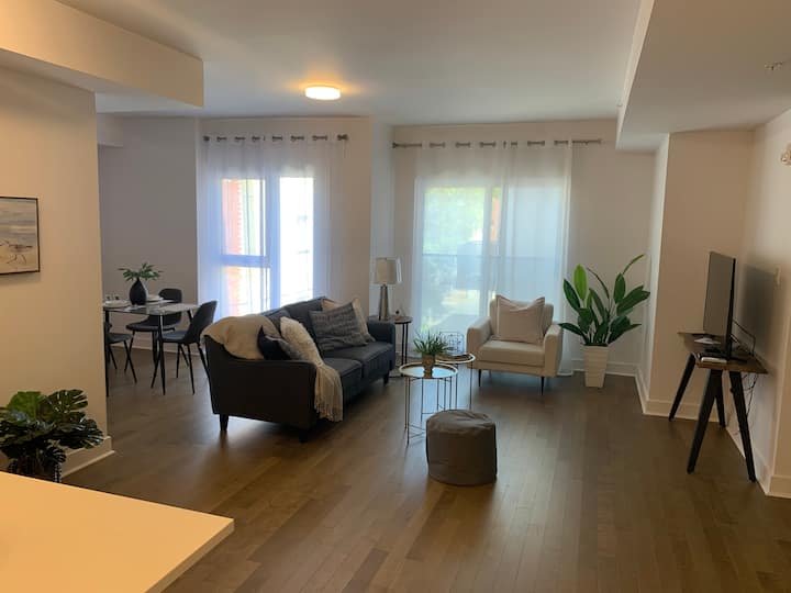 Room # 5 Double Bed - Montreal