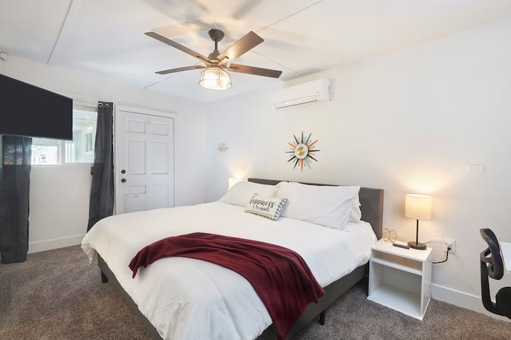 Fresno Studio I King Bed I Long Term Stays Welcome - Fresno university, Fresno