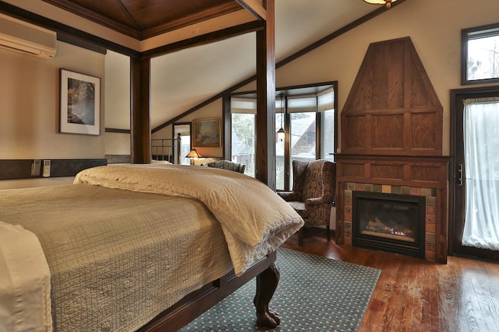 King's Haven At Stone Chalet Bed And Breakfast Inn - Ann Arbor, MI