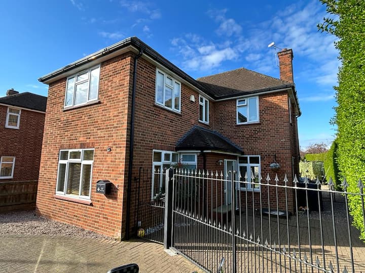 Cambridge 3x Bed House + Parking - Cambridge